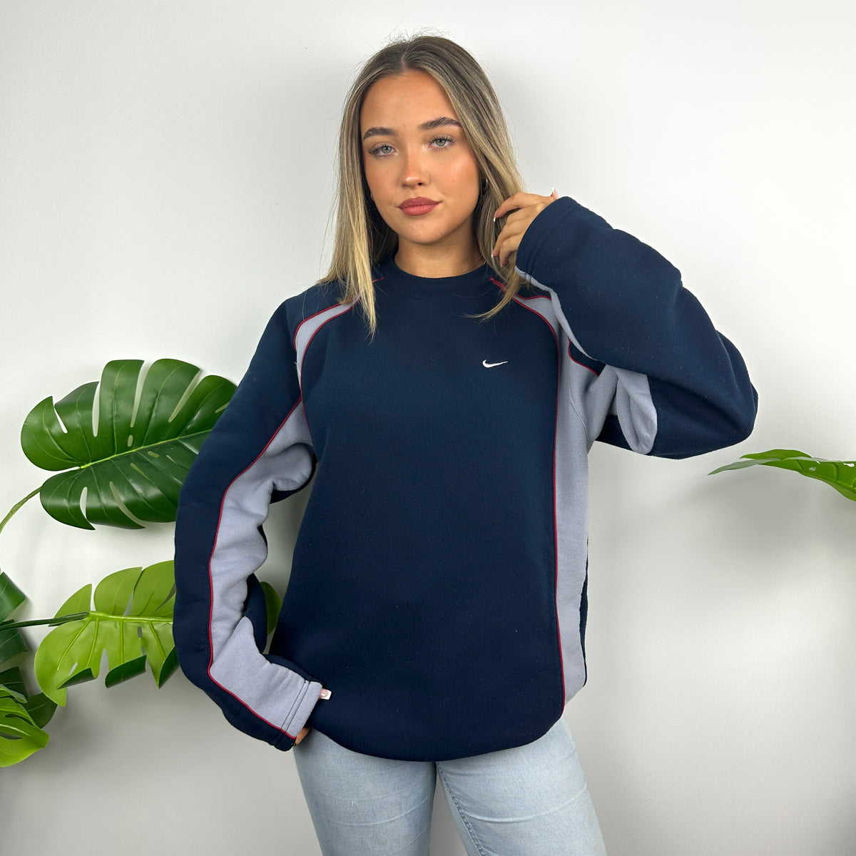 Nike Navy Embroidered Swoosh Sweatshirt (M) – Jamie Online Vintage