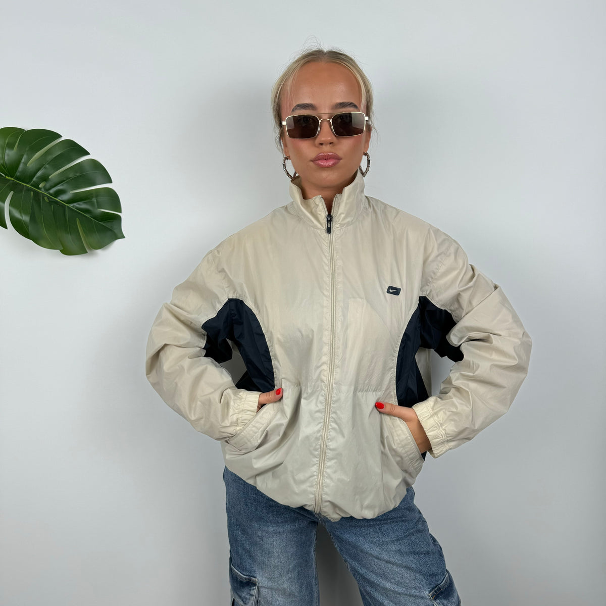 Nike Cream Embroidered Swoosh Windbreaker Jacket (M) – Jamie Online Vintage