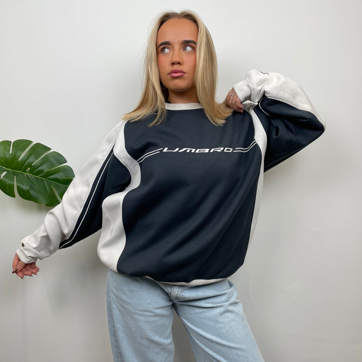 Umbro Black Embroidered Spell Out Sweatshirt (L) – Jamie Online Vintage