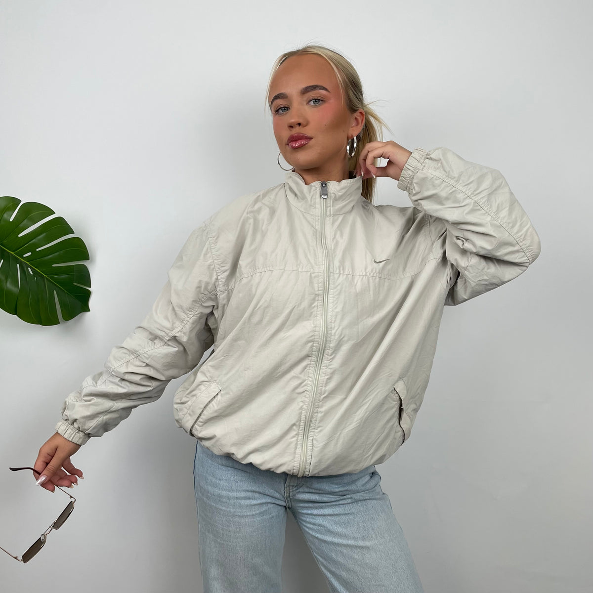 Nike Cream Embroidered Swoosh Windbreaker Jacket (M) – Jamie Online Vintage