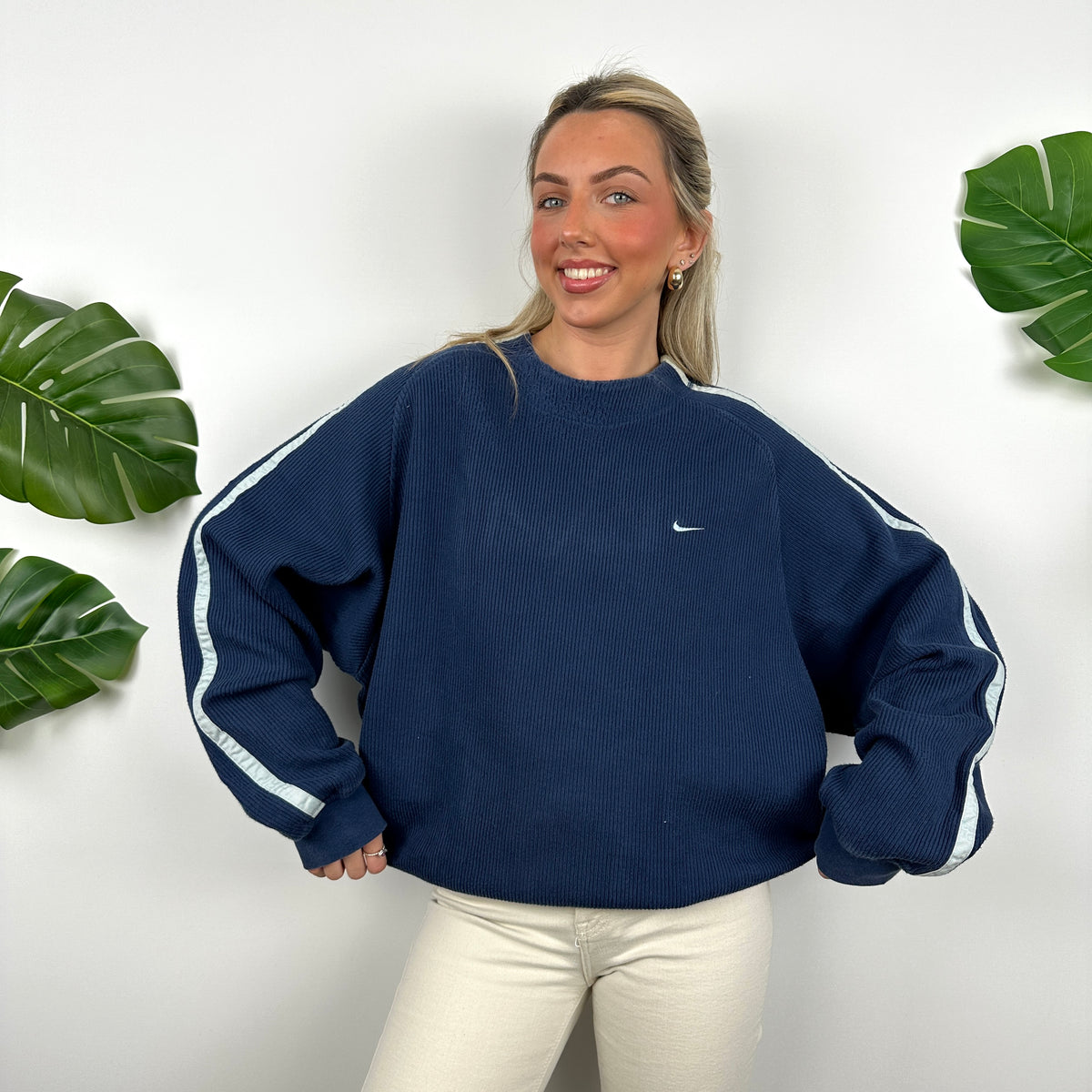 Nike Navy Embroidered Swoosh Sweatshirt (L) – Jamie Online Vintage