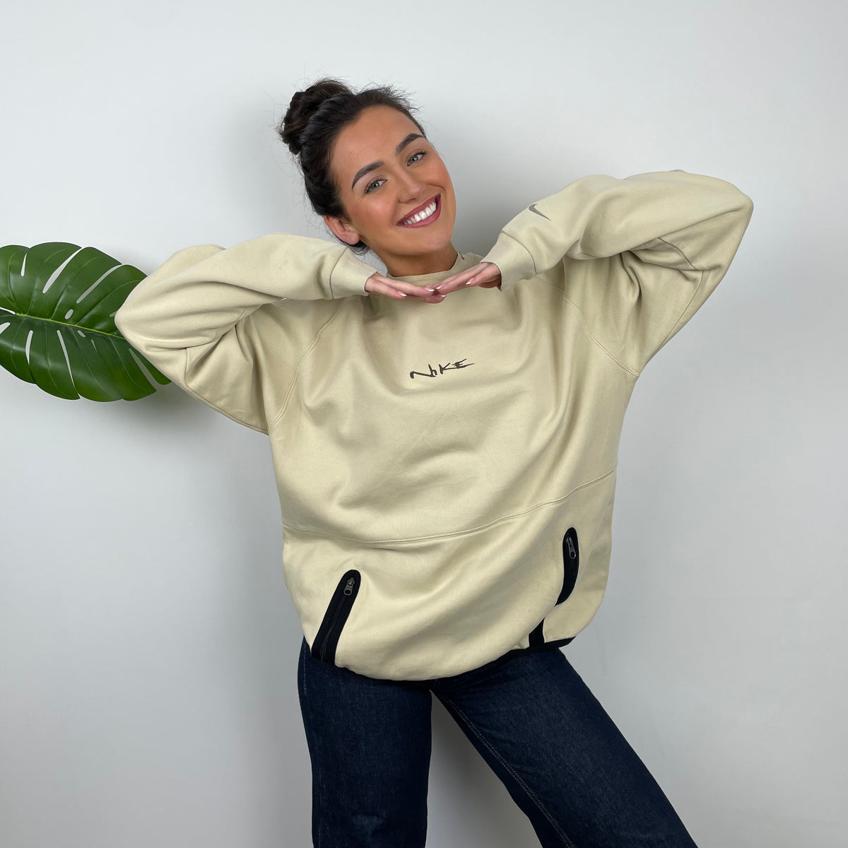 Nike RARE Cream Embroidered Spell Out Sweatshirt (S) – Jamie Online Vintage