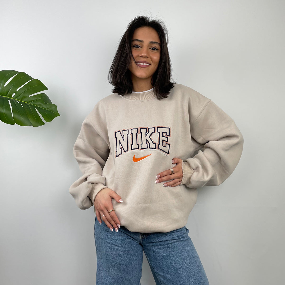 Nike RARE Cream Embroidered Spell Out Sweatshirt (L) – Jamie Online Vintage