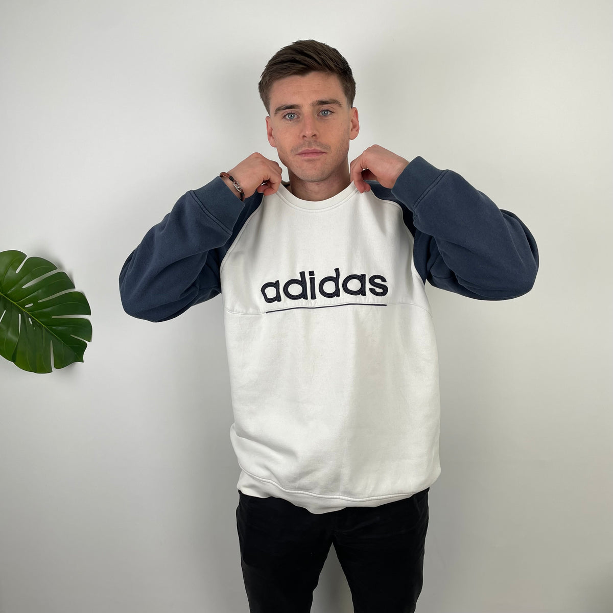 Adidas White Embroidered Spell Out Sweatshirt (L) – Jamie Online Vintage