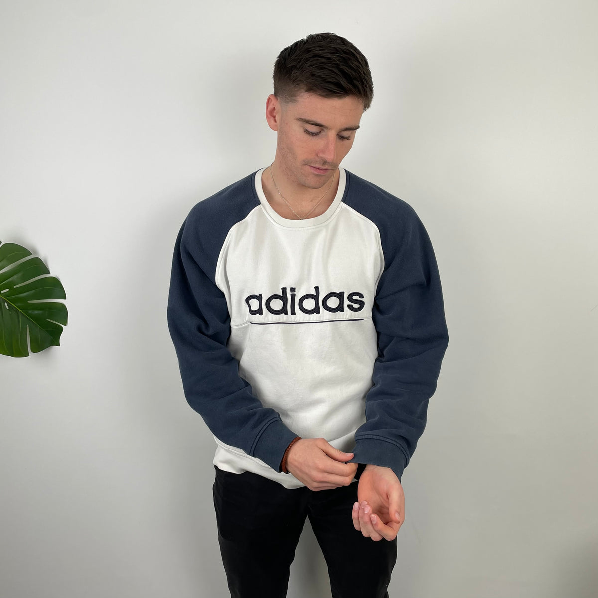 Adidas White Embroidered Spell Out Sweatshirt (L) – Jamie Online Vintage