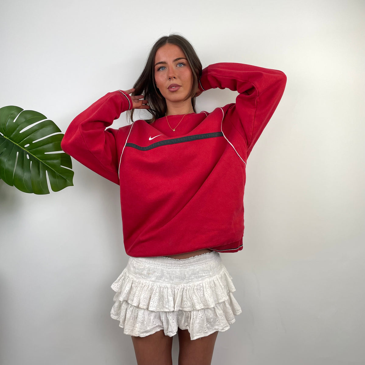 Nike Red Embroidered Swoosh Sweatshirt (L) – Jamie Online Vintage
